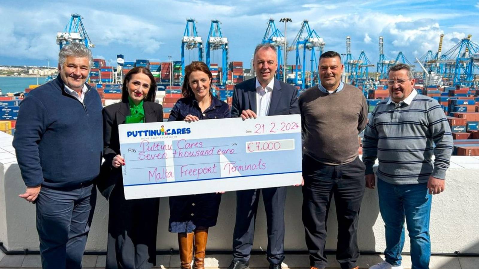 Malta Freeport Terminals and employee Roderick Agius present €7,000 ...