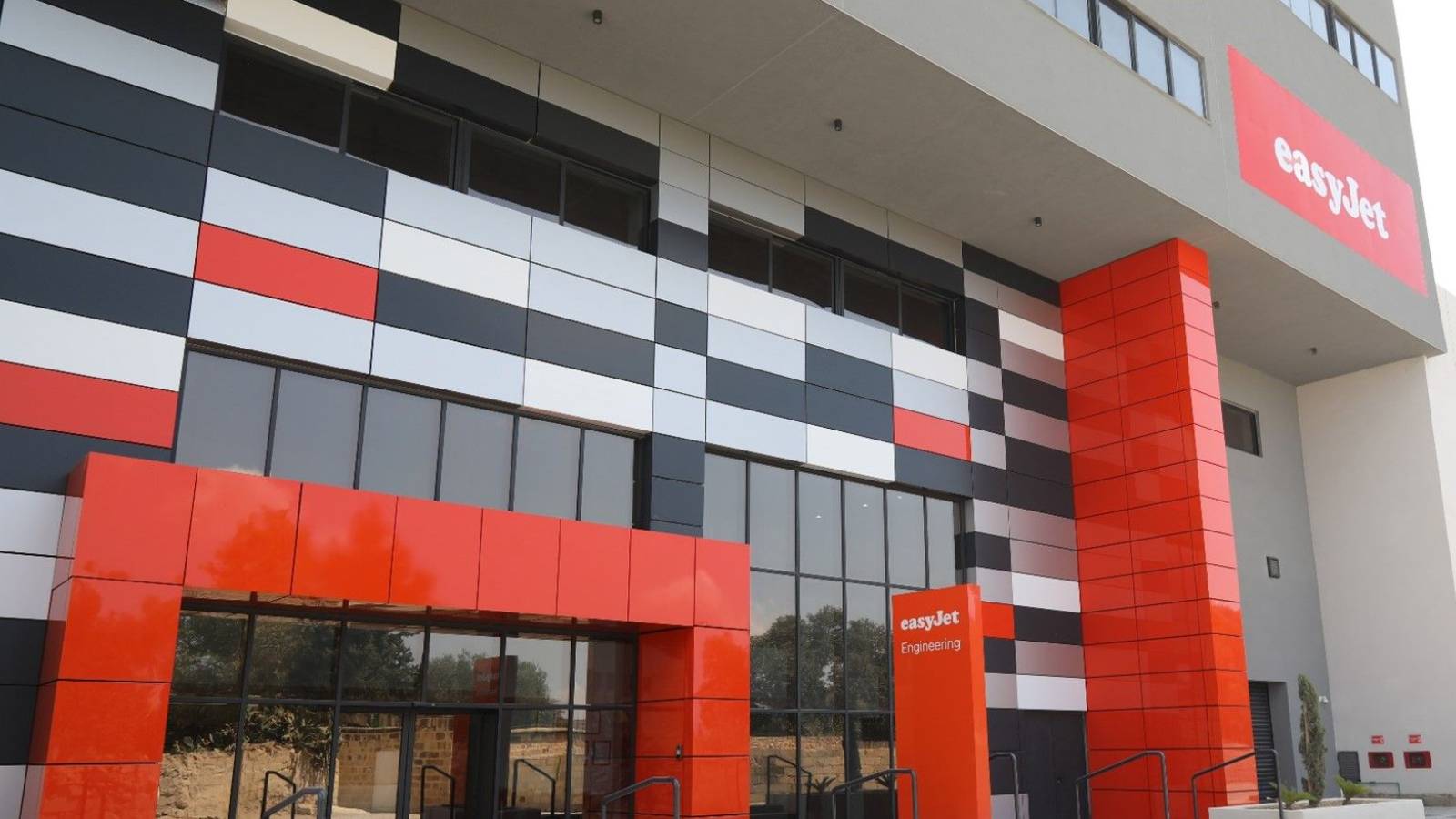 easyJet puts finishing touches on SR Technics Malta acquisition with ...